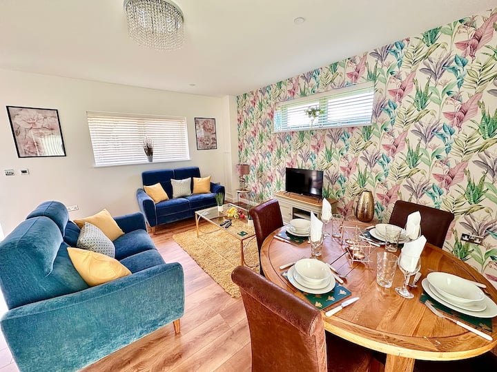 Rabbit Meadows Lodge - Fantastic Views - Usk
