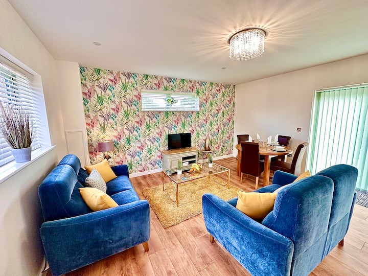 Rabbit Meadows Lodge - Sleeps 4 - Usk