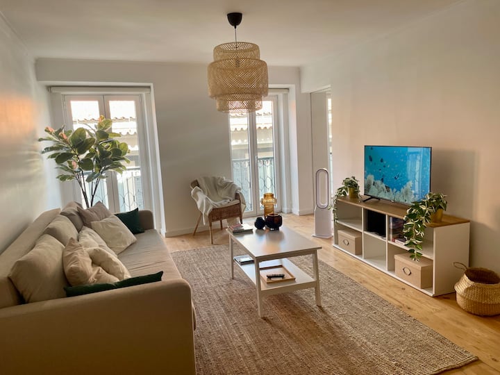 Appartement Au Centre Du Chiado Avec Balcon - Lisbona