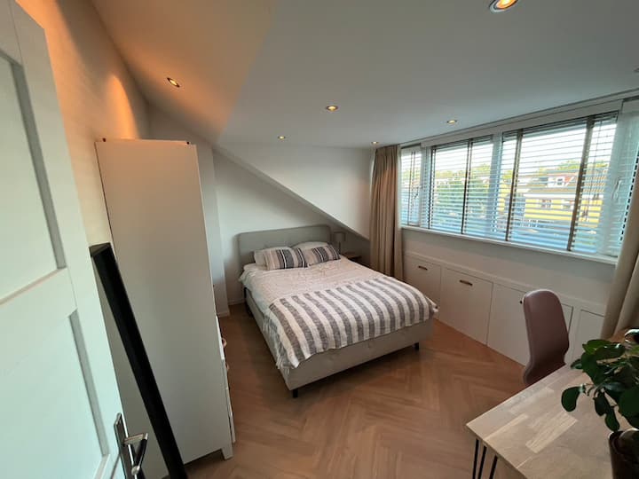 Kamer Met Eigen Badkamer - Uitgeest