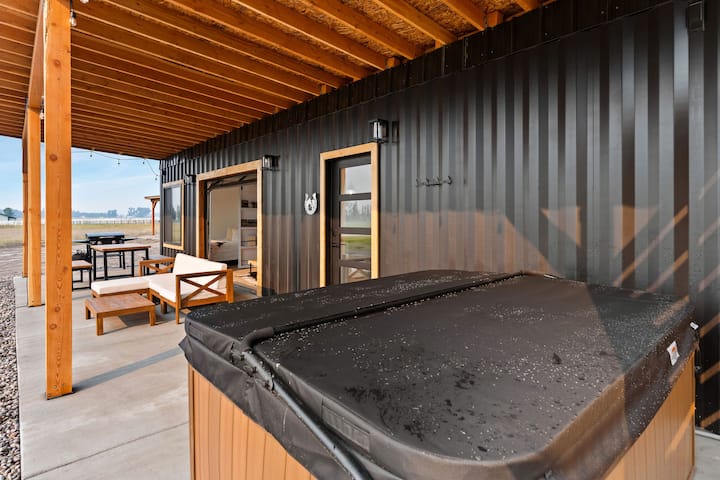 Romantic Cowboy Container W/ Hot Tub Near Glacier - Montana