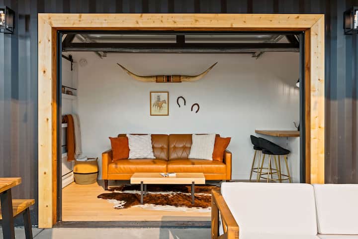 Cowboy Shipping Container With Private Hot Tub - Montana