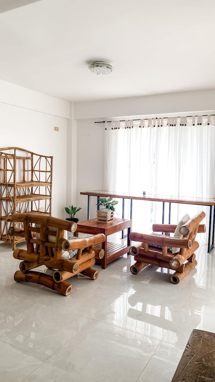 Mountain & Bay View City Home - Puerto Princesa