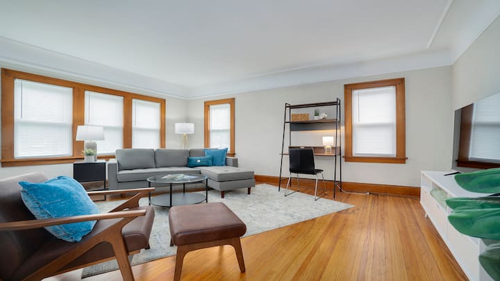 Uptown Professional - Rockford, IL