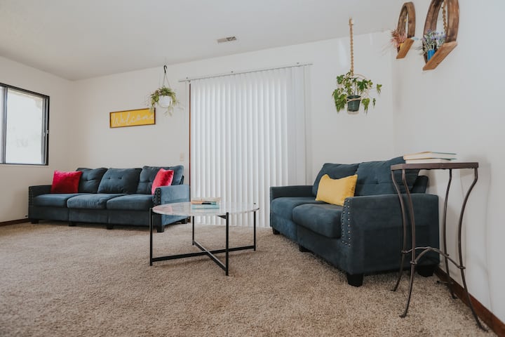 Lincoln's Homey Nook | 2 Bed/1 Bath Home - Lincoln, NE