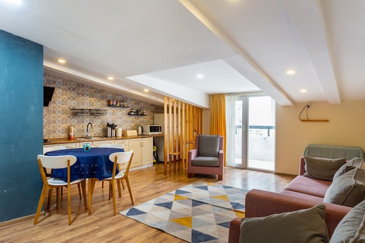 Spacious Apartment Near Park – 4.5 Km From Center. - Tiflis