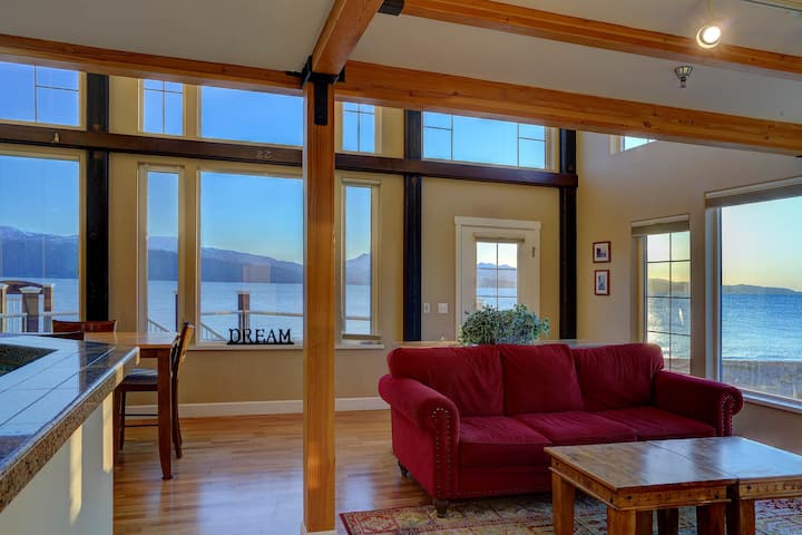 Beachfront Lodge #722 - Homer, AK