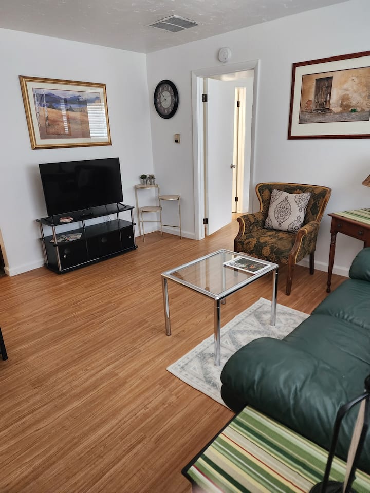 Convenient And Close - Bookcliff - Grand Junction, CO