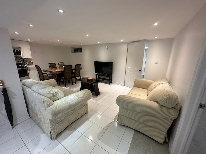 Bright Basement Apartment - Vaughan
