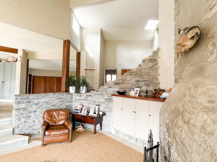 Luxury Lakefront Lodge Living - Lake Taupo