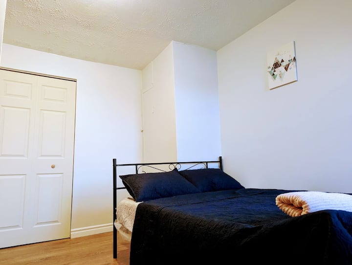 Serene Room Close To Downtown Ottawa - Ottawa