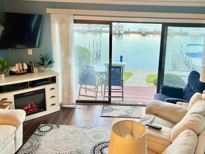 Luxury Waterfront Condo On First Floor - Port Clinton, OH