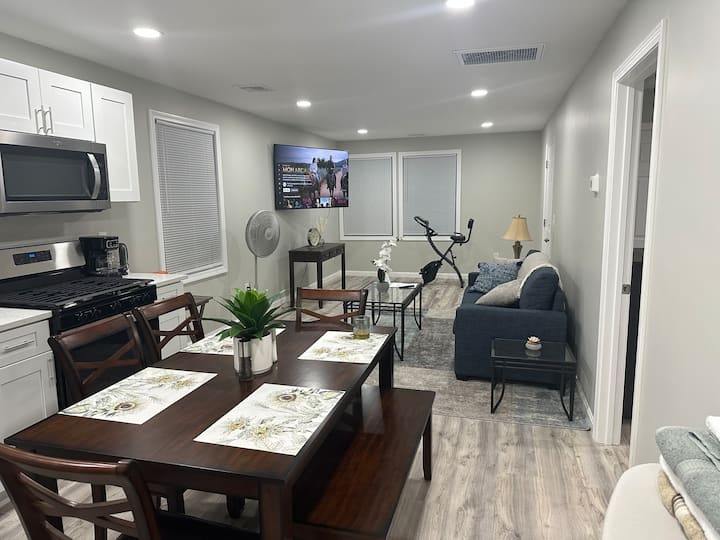 An Elegant City Getaway Space - Cranston, RI