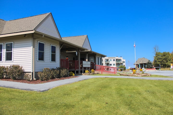 Mins To Beech Skiing | Condo W/ Resort Pool & Spa - Sugar Mountain, NC