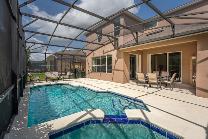 Themed Bedrooms And Large Pool - Kissimmee, FL