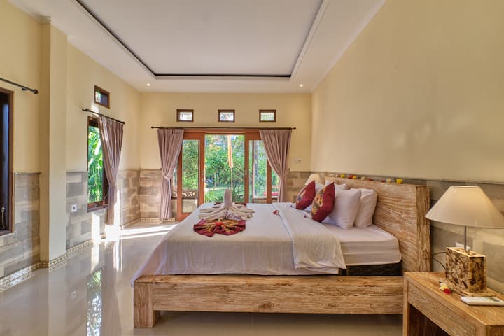 Yamuna Guest House, Room With Green Yard - Bali