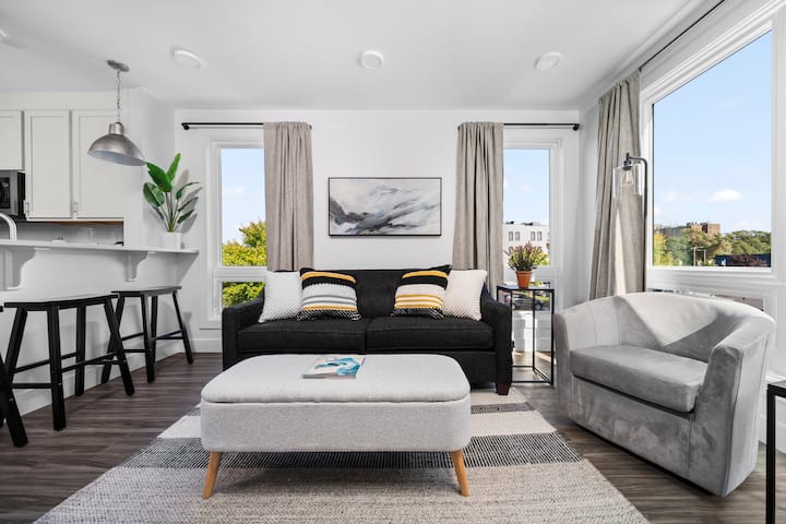 Downtown Tc Condo With Rooftop Bay Views - Mari Vineyards, Traverse City