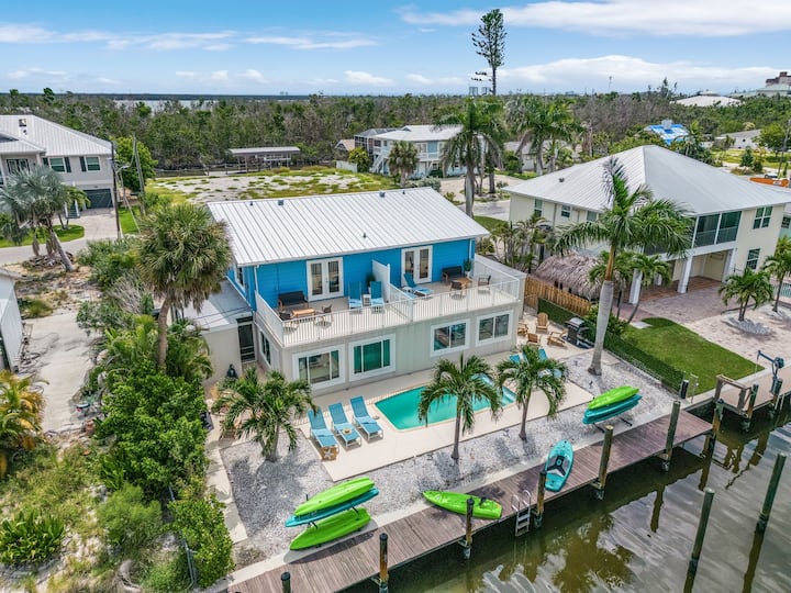 Blue Shore Beach Escape Beach, Pool And Relaxation - Fort Myers Beach, FL