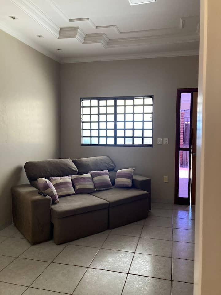 Quarto Completo Em Casa Ampla - Rio Verde