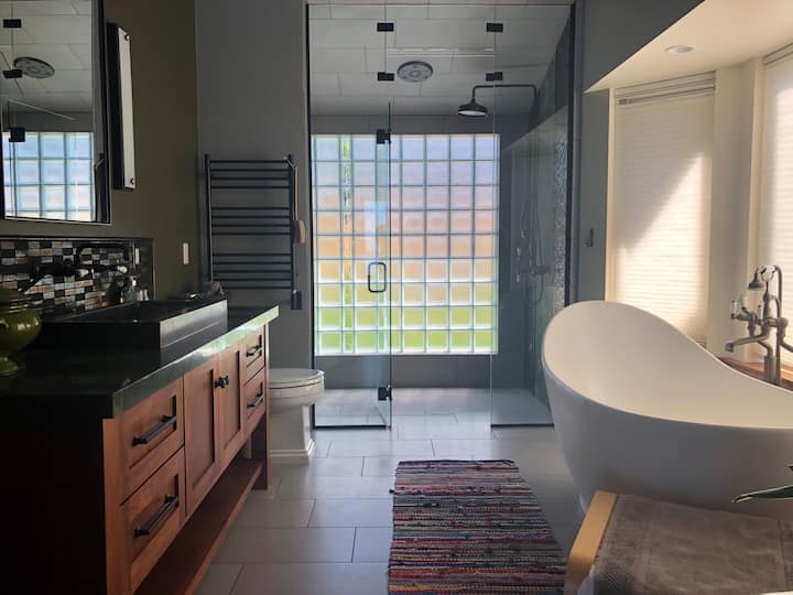 Fab Views In A Luxury Room - Port Townsend, WA