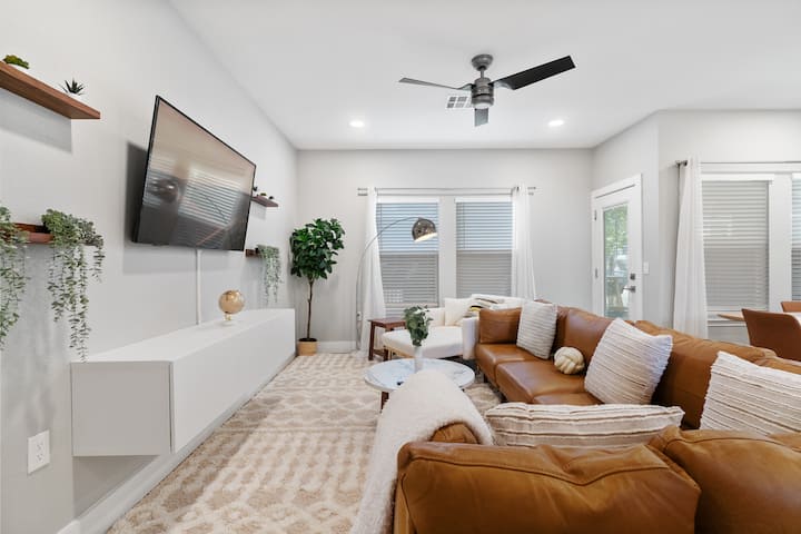 Luxury Oasis|hottub|mini Put|pool|10min-dt&airport - Austin, TX