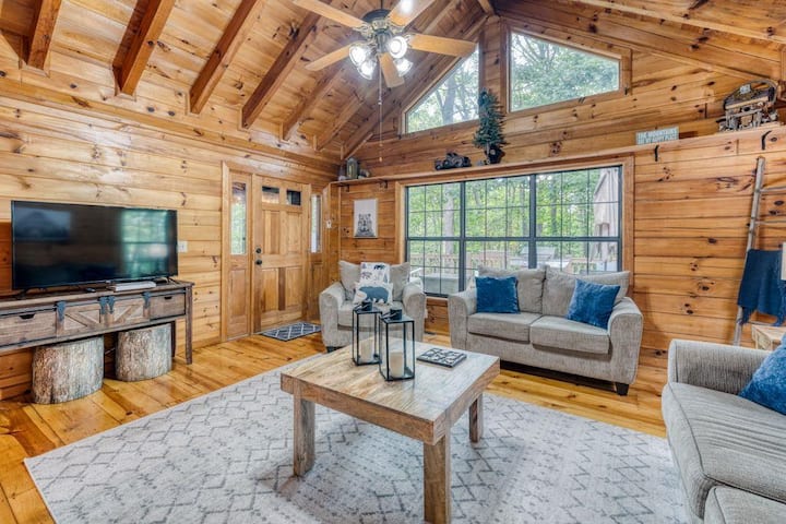 Cozy Cabin Retreat With Hot Tub, Game Room - Blue Ridge, GA