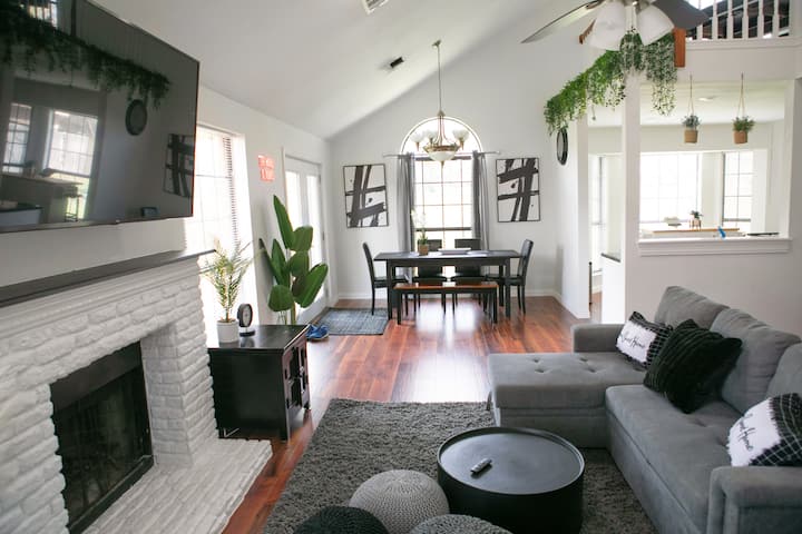 Game Room!comfortably Renovated! Near Lake Rh! - Rowlett, TX