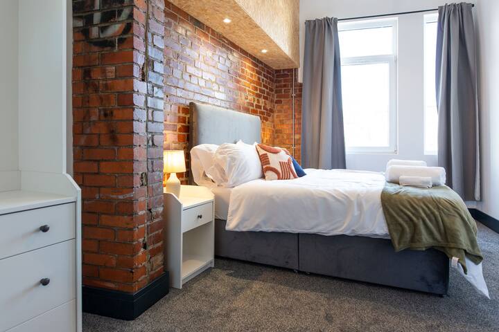 Luxury 2 Bedroom & 2 Bathroom Central Flat - Mumbles