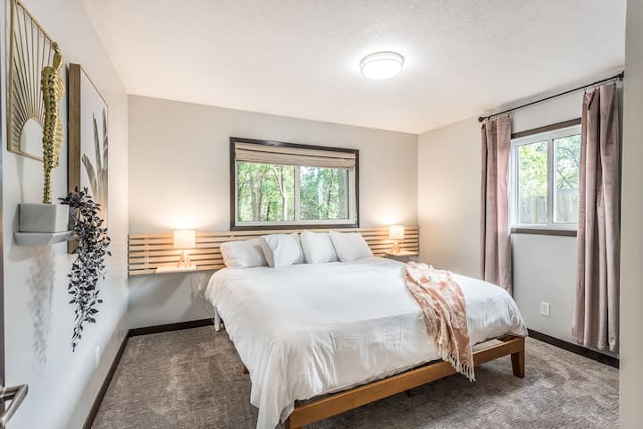Modern Zen-hot Tub Retreat - Sioux Falls, SD