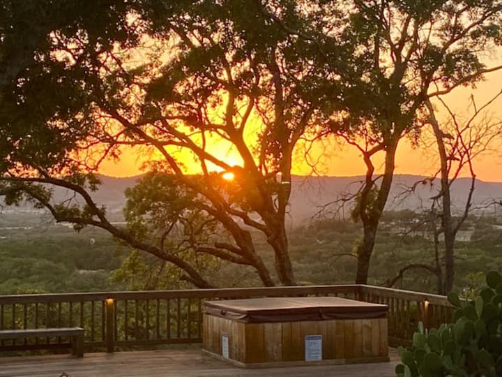 Hike At Nearby Parks, Then Hot Tub At Sunset Ridge - Utopia, TX