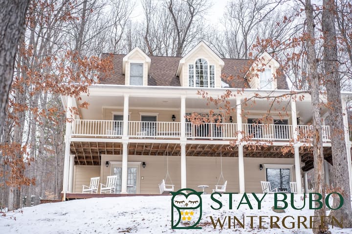 Sip 'N Ski: Hot Tub Foosball Pool Table Ping Pong - Nellysford, VA