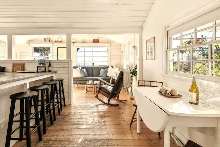 Charming Beach Cottage W/ Ocean Views & Sauna! - Edmonds, WA