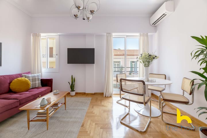 Retro Radiance: Artistic Haven Near Acropolis - Athens