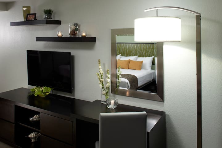 Discounted Parking! 3 Condos In Waikiki - Hawaii