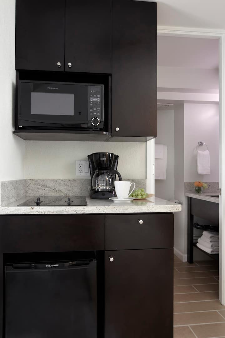 Beach Days & Sunset Nights - Waikiki For 12 Guests - Honolulu, HI