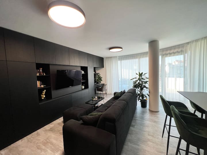 Luxury City Terrace Gem With A Hot Tub & Parking - Brno