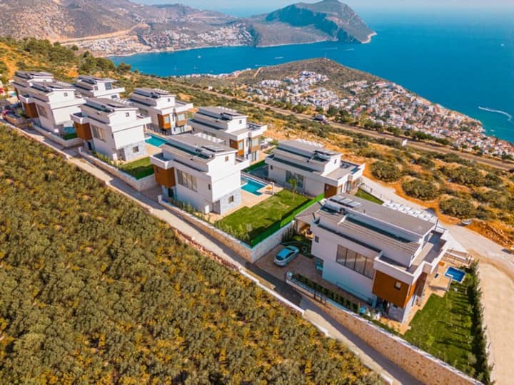 Kalkan'da Deniz Manzaralı 5+1 Lüks Villalar - Kalkan