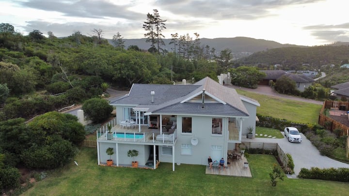 Modern, Sunny, 4 Beds With Pool - Knysna