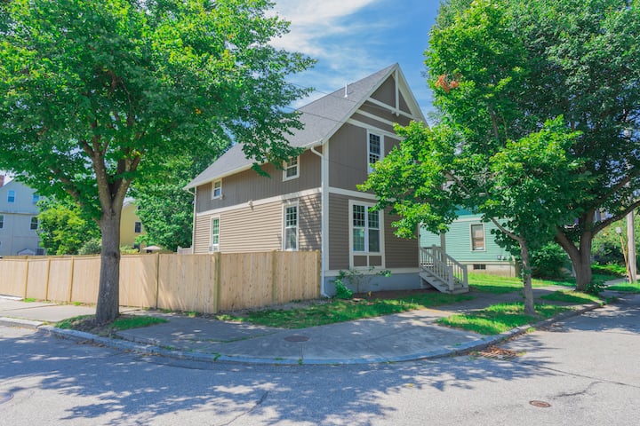 West End Piano Pad • Close To Downtown Pvd - Providence, RI