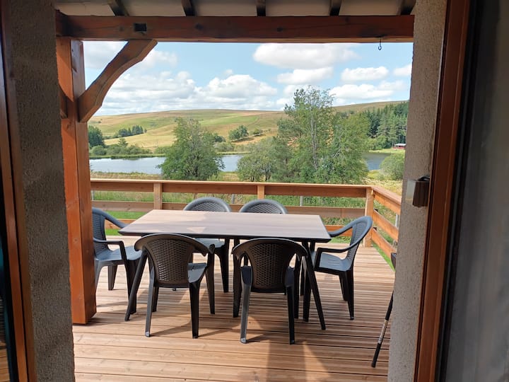 Gîte à 1200m Avec Vue Panoramique Sur Le Lac - Département Cantal