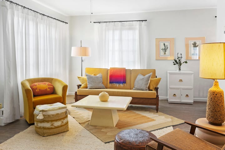 Artistic Southwest Home - Tempe, AZ