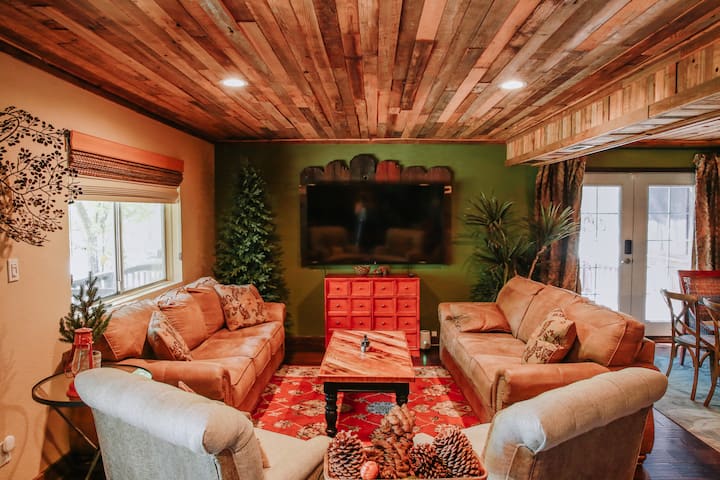 Rustic Cabin In Garden Oasis A/c Hot Tub Game Room - Munds Park, AZ