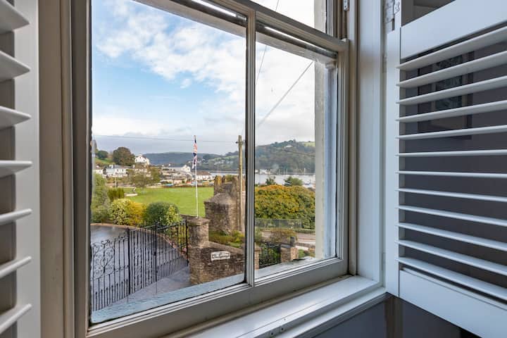 Quaint Cottage, Pet Friendly, Dartmouth! - Dartmouth