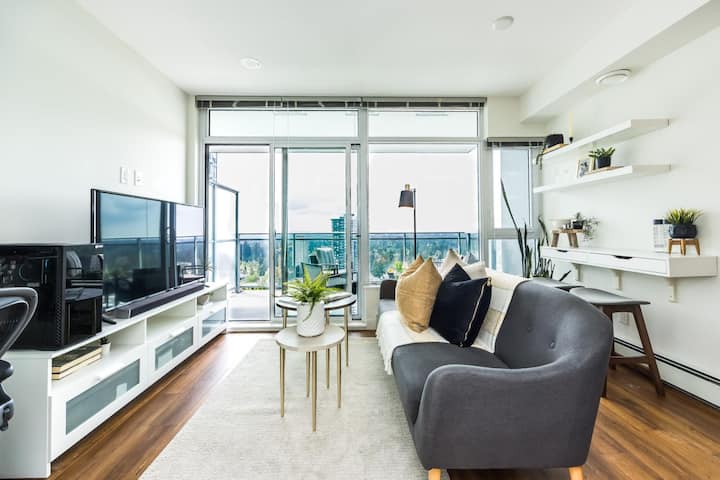 Modern 1-bedroom, Great View, Secure Parking - New Westminster