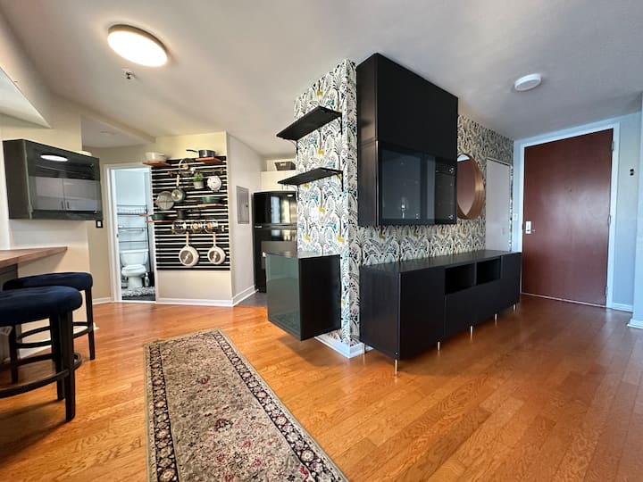 Downtown Waterfront Condo - Detroit