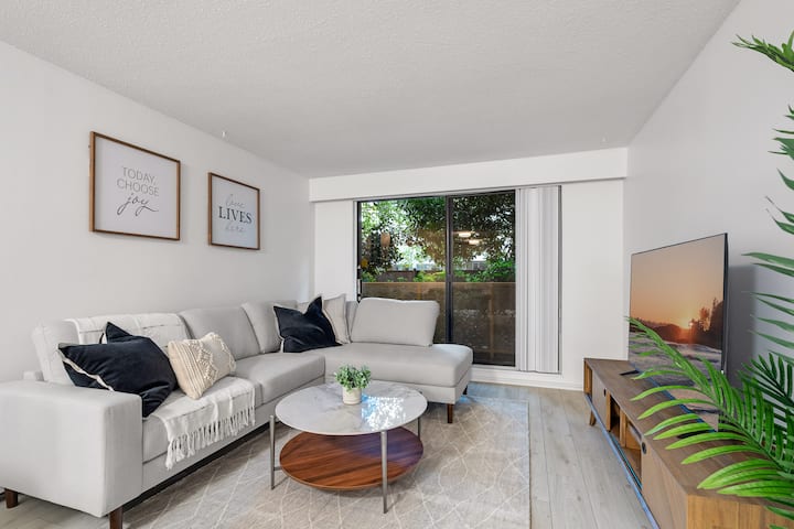 Warm & Comfy 1-bedroom Kits Condo - Vancouver
