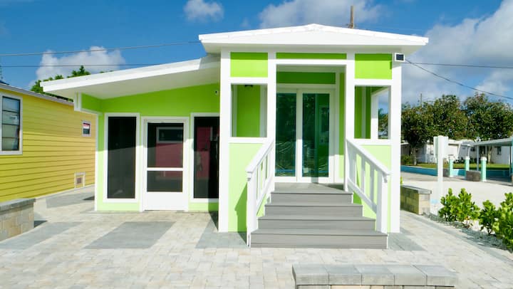 Key Lime Tiny Home, New&cozy - Sarasota, FL