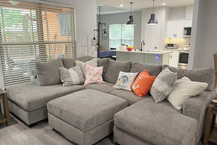 Game Day Hq! 4br/2ba • Walk To Stadium • Parking - Gainesville, FL