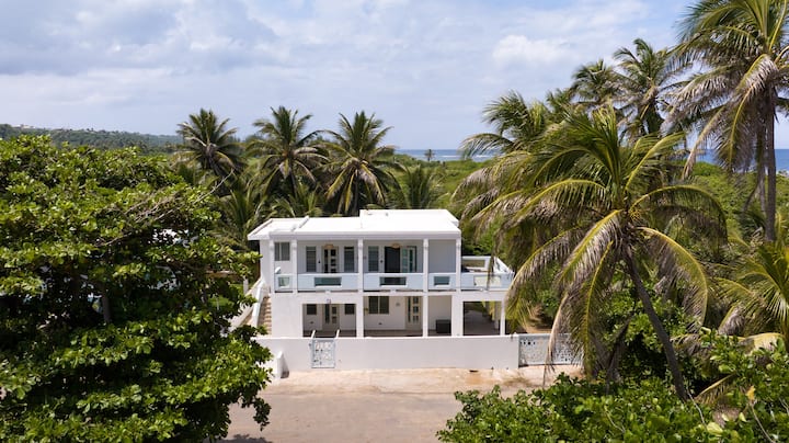Endless Summer 2 Beach Access/pool - Isabela
