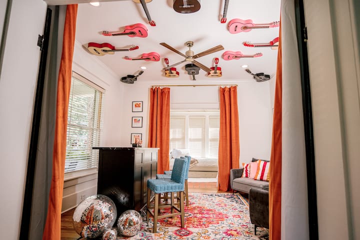 Graceland Getaway! Let’s Go Girls House! - Memphis, TN